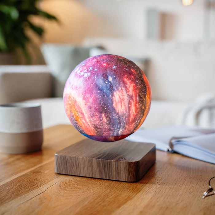 Lamp met drijvende kosmos
